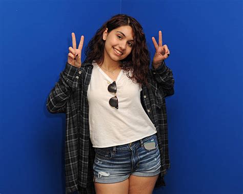 Fotos E Imágenes De Alessia Cara Visits Y 100 Radio Station Getty Images