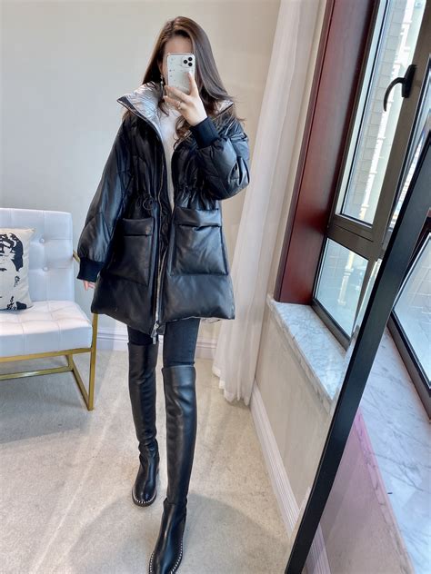 皮羽绒服搭配图片短款皮羽绒服搭配图片大山谷图库