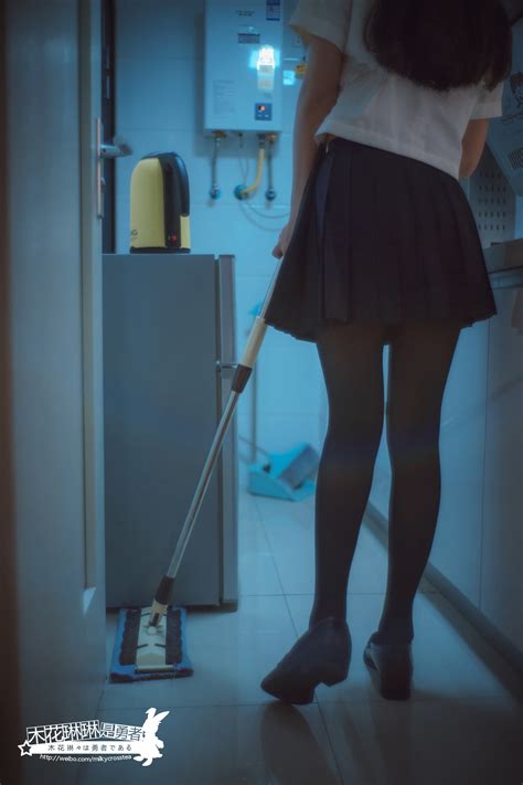 코우카 린린은 용감한 남자 내 아내는 검은 스타킹을 신은 여고생 Vol 2 V2ph