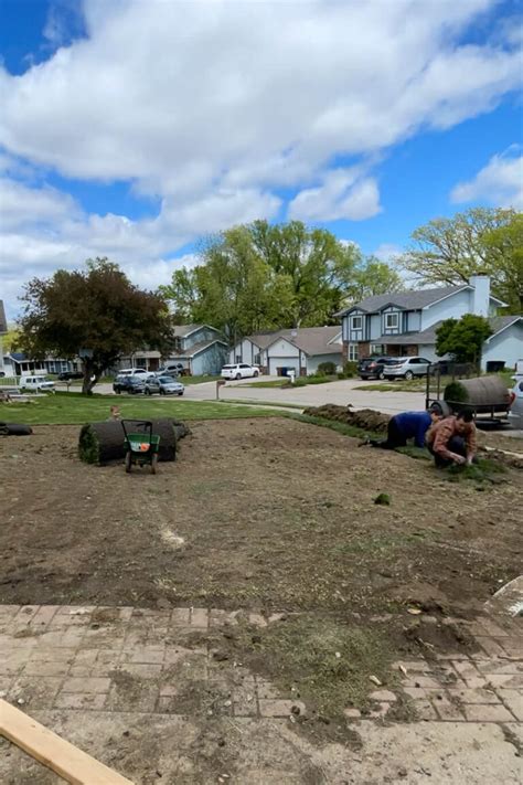 Diy Laying Sod The Simple Way Crystel Montenegro Home