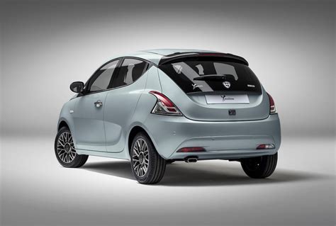 Lancia Ypsilon MY 2023 prezzo novità scheda tecnica e consumi