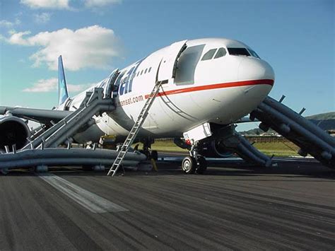 Azores Glider The Story Of Air Transat Flight 236 47 Off
