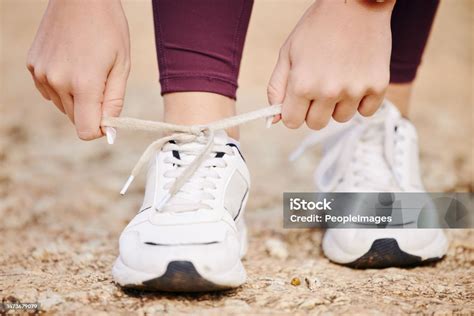 러너 신발 피트니스 및 손 야외 달리기 및 운동 스포츠 및 신체 훈련을 통한 유산소 운동 및 웰빙 스 니 커 즈 줌 달리기 및 운동 운동 선수 시작 및 건강 한 활동적인