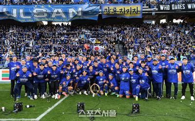 포토 울산 HD 우승 트로피 들고 팬들과 함께 ZUM 뉴스
