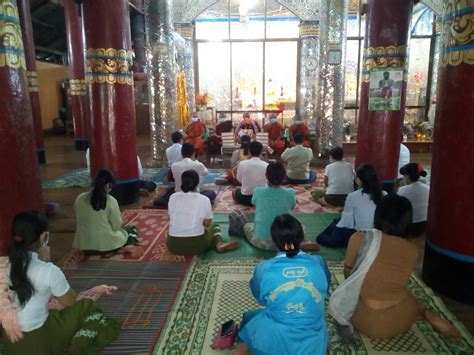 လှိုင်းဘွဲမြို့နယ် အထွေထွေအုပ်ချုပ်ရေးဦးစီးဌာန မိသားစုဝင်များက စုပေါင်းဝါဆိုသင်္ကန်း ဆပ်ကပ်လှူဒ