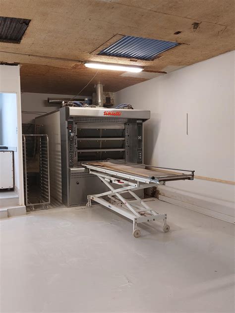 A VENDRE BELLE BOULANGERIE DANS UN CENTRE VILLE TRES DYNAMIQUE PROCHE