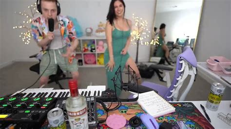 Hunter On Twitter Alinity Has Been Banned From Twitch For 3 Days