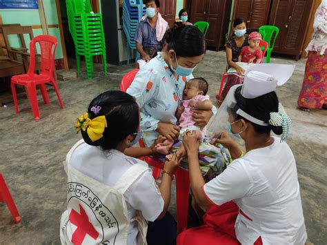 ထီးလင်းမြို့နယ်၌ အသက် ၂ နှစ်အောက်ကလေးများအား ပုံမှန်ကာကွယ်ဆေးများ ထိုးနှံ တိုက်ကျွေး