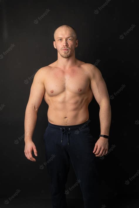 남성 운동 섹시한 남성 누드 몸통 남자 벗은 Shirtless 초상화에서 개념 잘 생긴 소년과 프리미엄 사진
