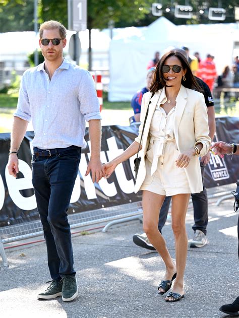 Meghan Markle Rocks A Backless Dress Prince Harrys Leaked Document