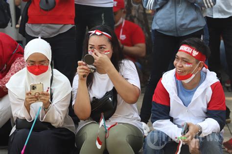 Antusias Warga Saksikan Parade Kirab Bendera Pusaka Foto TribunNews