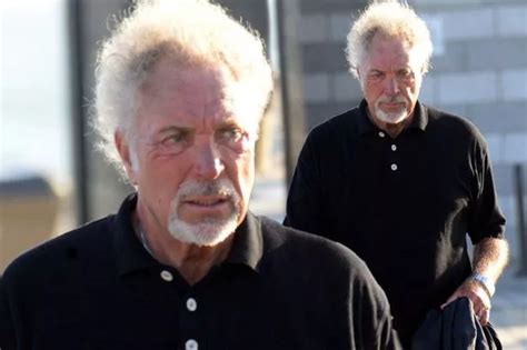 Sir Tom Jones Reveals He Played His Music To His Wife Linda Before She