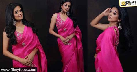 சொக்க வைக்கும் பேரழகில் நடிகை ப்ரியாமணி குவியும் லைக்ஸ் Filmy Focus