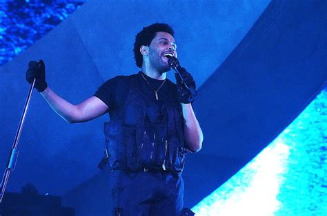The Weeknd Fans Go Wild When Singer Shows Off Tongue Skills On After Hours Til Dawn Tour Complex