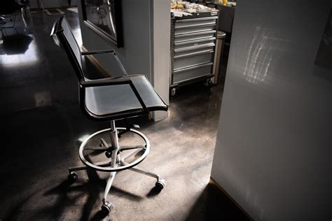 Chromium Aura Mesh Drafting Chair Ambience Doré