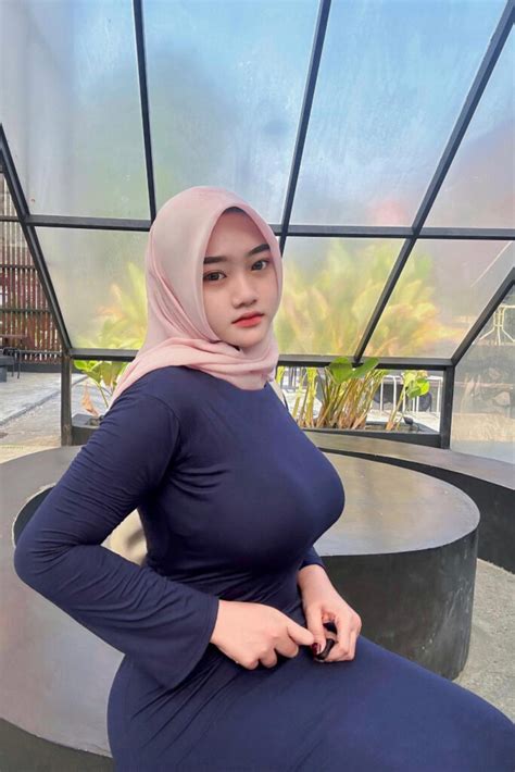 Indah Masula Nur Anisa S Kom Selebgram Hijab Cantik Yang Suka Tampil