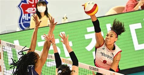 [사진] 완벽한 찬스 여는 엘리자벳