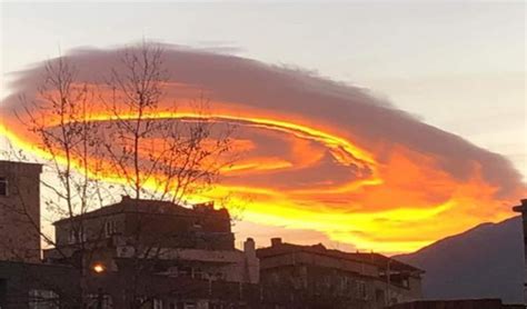 Interesting Red Cloud Seen Before Earthquake In Turkey Öğrenci Gündemi