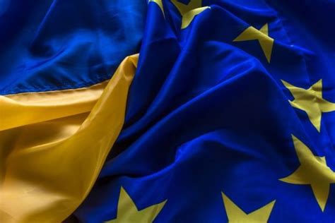 Opt state cer prin președinții lor ca UE să acorde imediat Ucrainei statutul de țară candidată