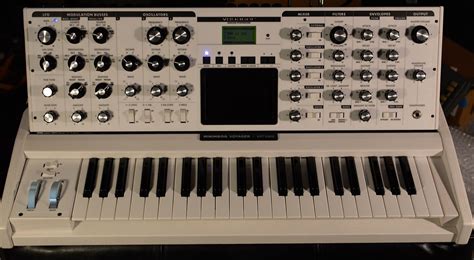 Matrixsynth Moog Voyager Performer Edition Lunar Impact Sn 049