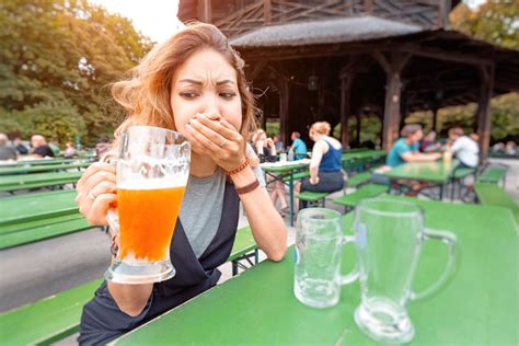 Alcohol Poisoning What Are The Symptoms Of Alcohol Intoxication
