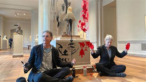 Un Militant Pour Le Climat Inculpé Après Avoir Enduit Une Sculpture De