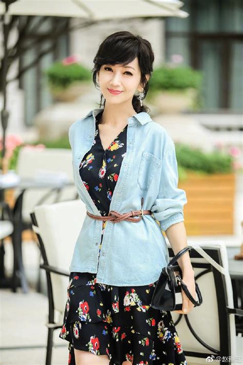 63歲趙雅芝近照皮膚白皙好身材，網友：完全是20歲少女的狀態 每日頭條