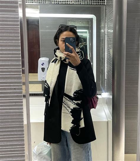 8 Mirror Selfie Putri Marino Saat Di Busan Bak Abg Nih