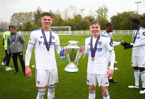 Leeds United Set To Offer Charlie Cresswell New Contract