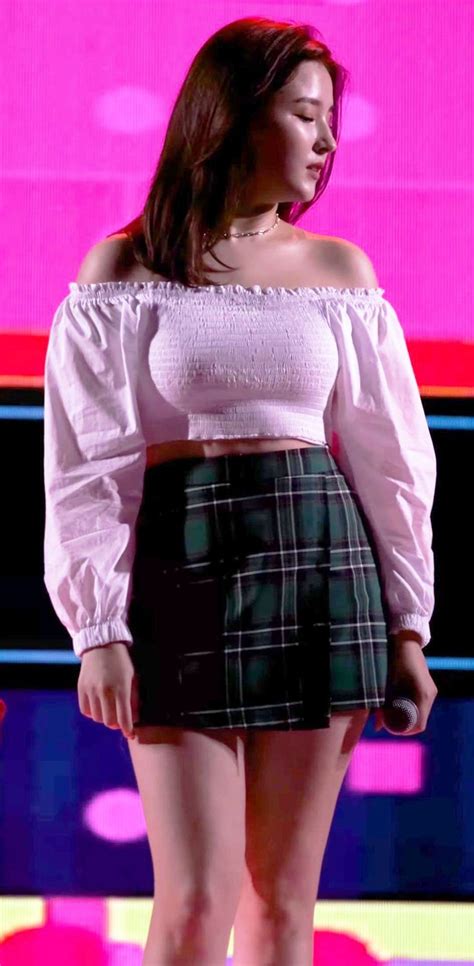 Nancy Momoland Beautiful Looking Images 118 Belle Ragazze Ragazze
