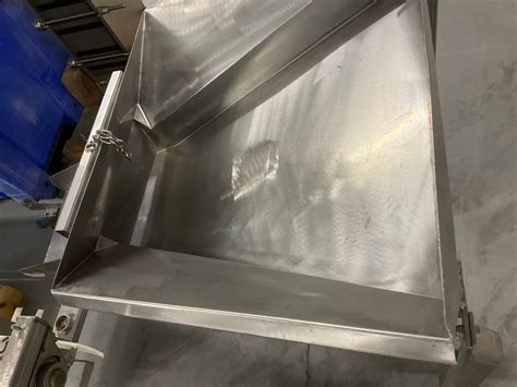 Feed Hopper With Gate