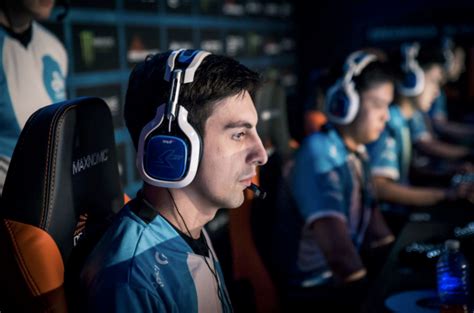ゲーマー釈迦の嫁ゴリラって誰？名前や顔の画像も合わせてご紹介。｜きききのゲームぶろぐ