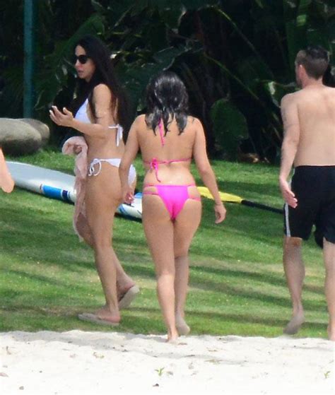 When Youre Ready Come And Get It Selena Gomez Flaunts Rockin Beach Bod