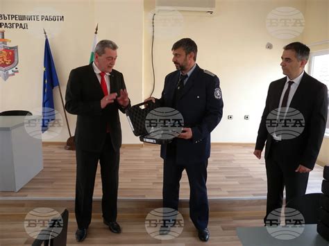 Заместник министър Николай Николов връчи нови пистолети и дрон за нуждите на полицейските