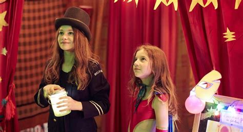 Una Familia Peculiar Bogart Magazine