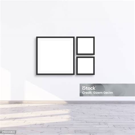3 정사각형 프레임 모형은 햇빛이 비치는 흰 벽에 매달려 있으며 3d 렌더링 그림입니다 공란에 대한 스톡 사진 및 기타 이미지