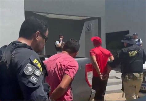 Vídeo Mostra Fugitivos Sendo Conduzidos Por Policiais Logo Após Serem