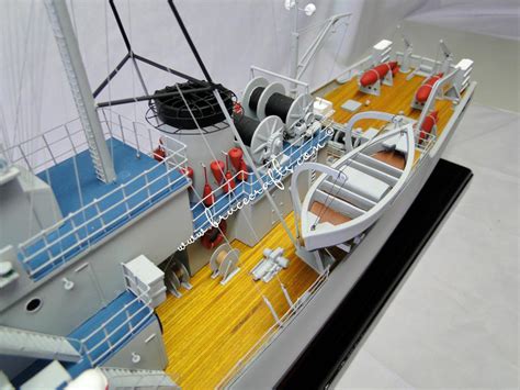 M909 Francoise Bovesse Agile Class Minesweeper Mahogany Wooden