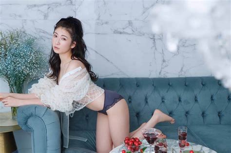 吉田朱里さんのインスタグラム写真 吉田朱里instagram「本日19時〜 Peachjohnofficial との コラボ商品第