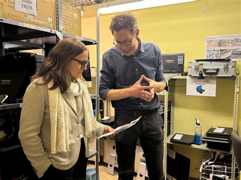 Visite De Stéphanie Obertin à Lassociation Digital Inclusion Et Remise