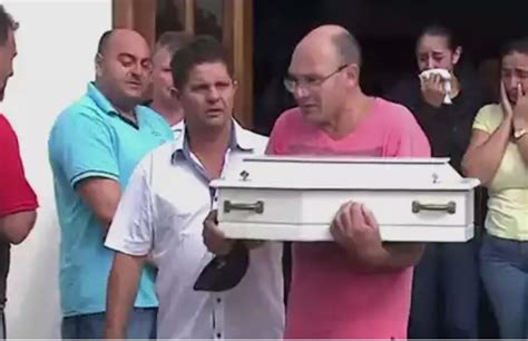 Intervalo da Notícias Bebê de dois meses morre após sofrer agressões e pais são presos em SC