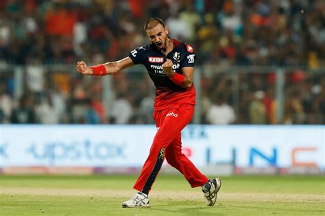 Ipl 2022 Playoffs Sanjay Manjrekar Picks Pacer As Rcbs Standout