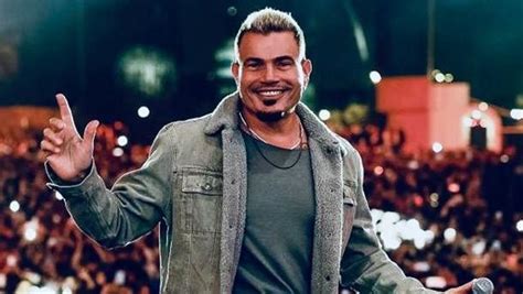 عمرو دياب يتألق في حفل جامعة المستقبل ويغني ياقمر والمعنويات مرتفعة
