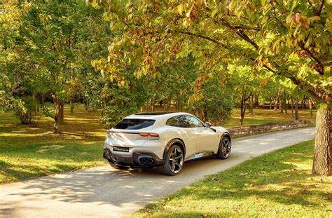 페라리 최초의 4도어 4인승 푸로산게 국내 출시