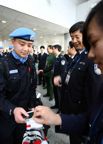 中国第五批赴科索沃维和警察警队离开北京前往任务区