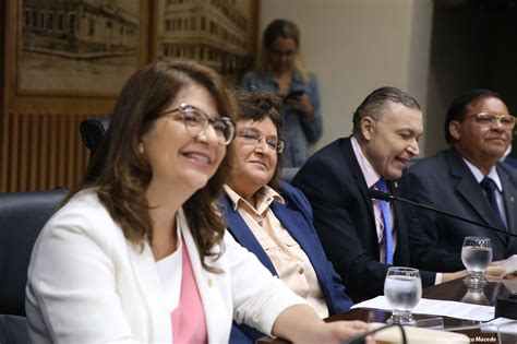 Câmara Entrega Título De Cidadã Natalense à Deputada Federal Carla