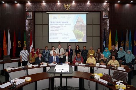 Fkm Dan Fik Ui Raih Akreditas Internasional Ahpgs Antara News