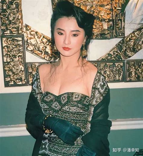 香港知名女星李赛凤突然宣布复出，已回国将开直播，你对此有何看法？ 知乎