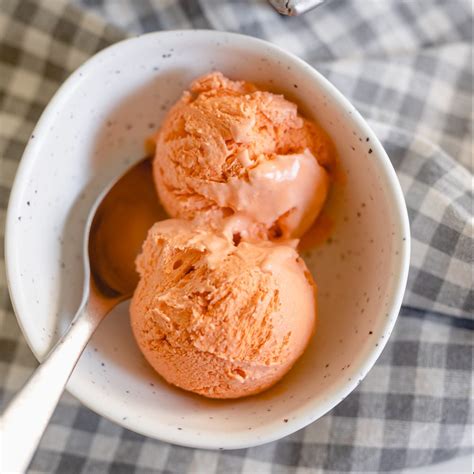 Sweet Thai Tea Ice Cream › Bread Baking Babe