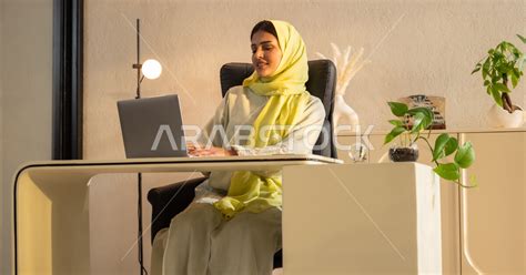 استخدام الأجهزة والتقنيات الحديثة والمتطورة في إنجاز المهام، بيئة عمل